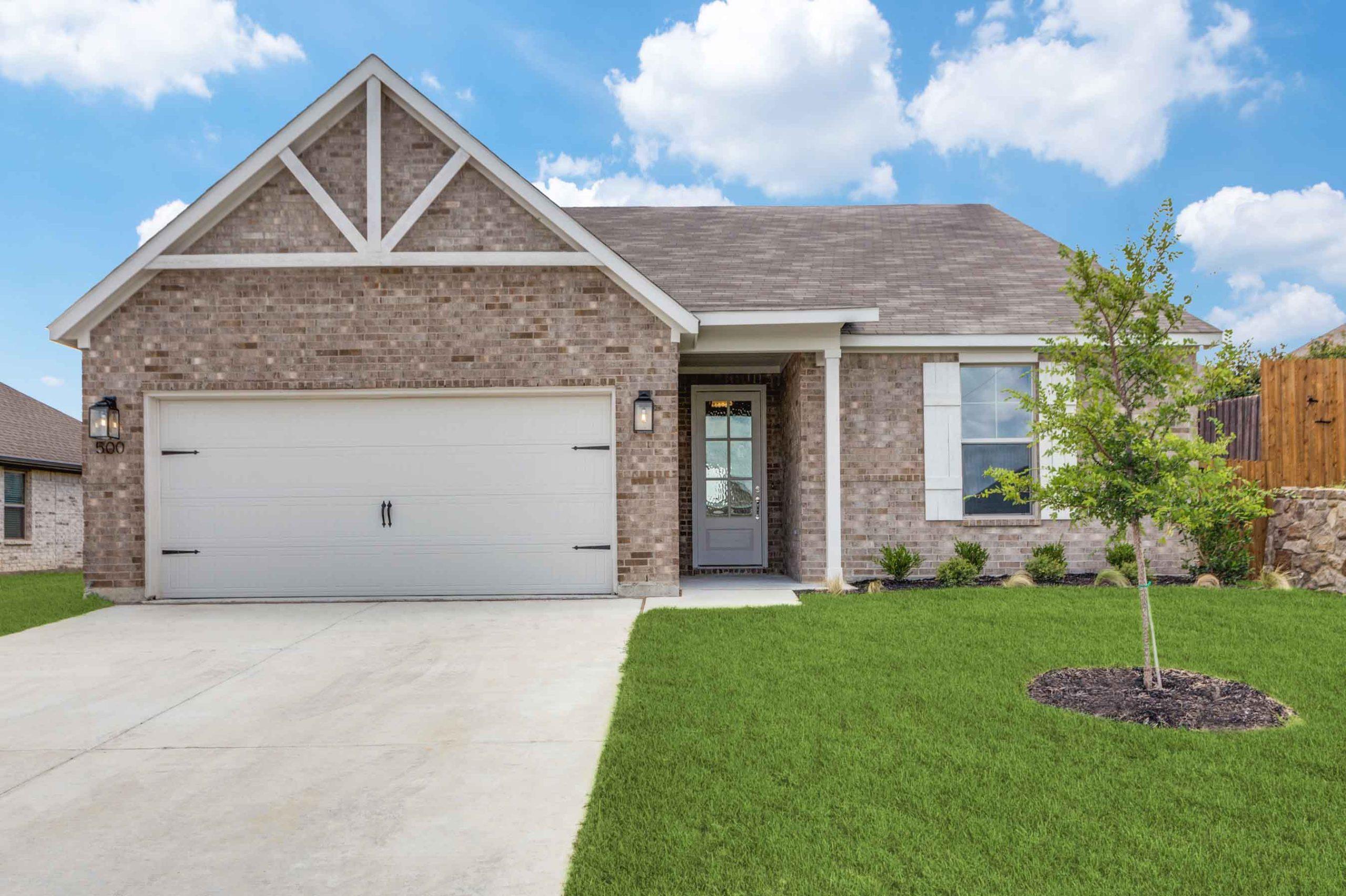 AVAILABLE | 500 Lakeway Lane | Reatta Ridge | 3 Bed | 2 Bath | Mud Hall ...